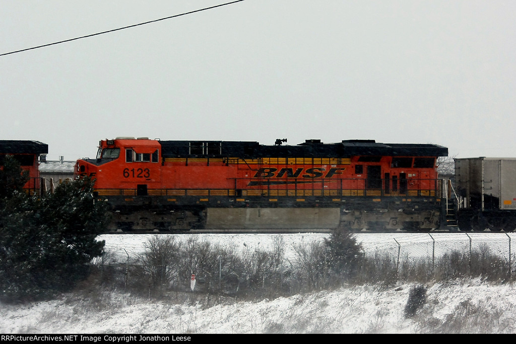 BNSF 6123